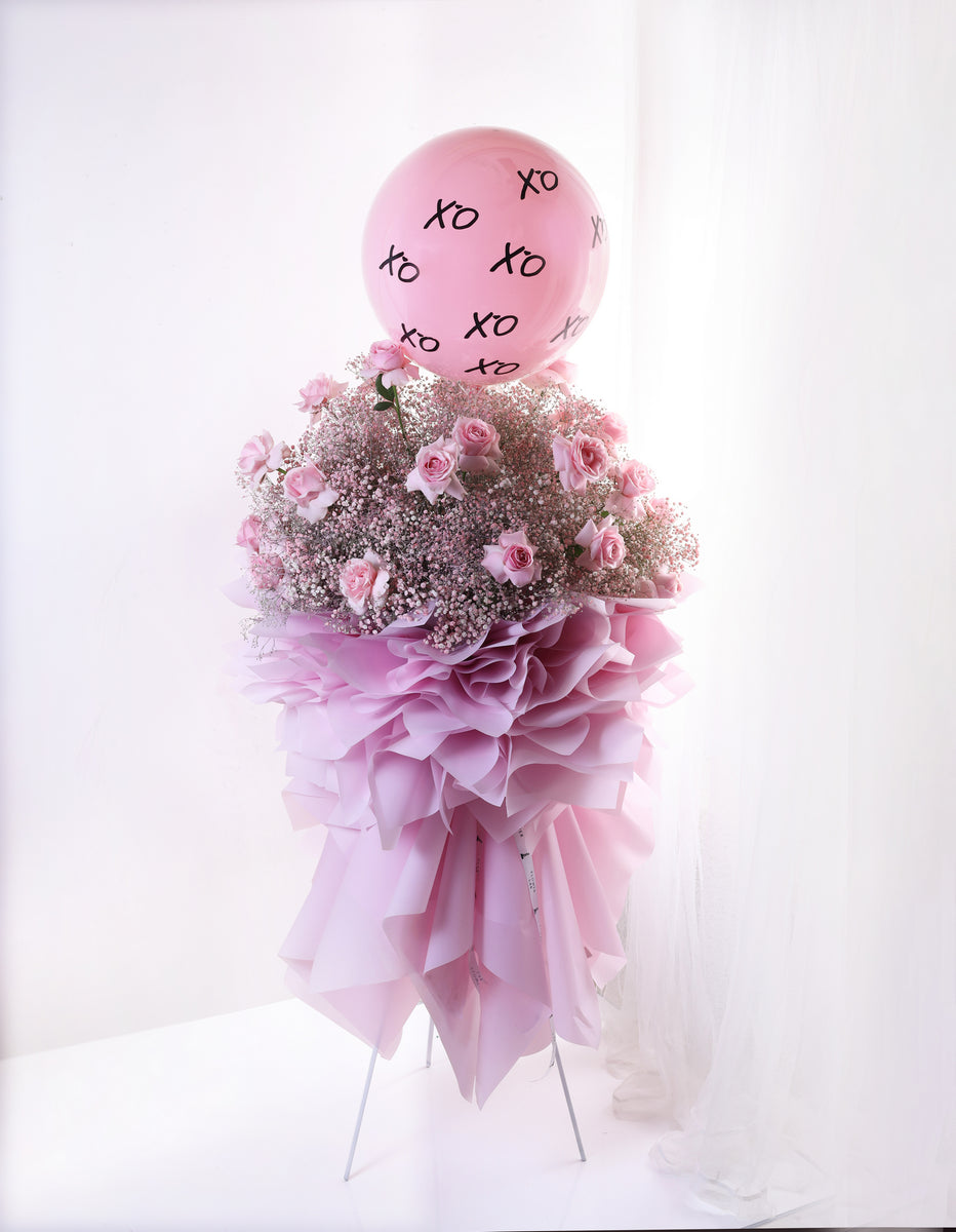 Blushing Love Life Size Bouquet with customisable balloon – Flower Lab In
